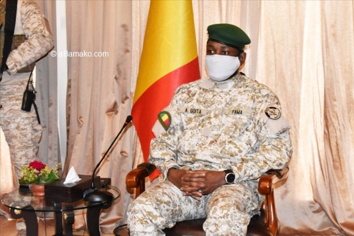 Mali: le colonel Assimi Goïta reçoit l’avant-projet de Constitution ...