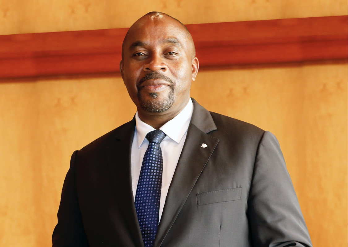 Qui est Célestin Guela Simo, le Directeur général de Afriland First ...