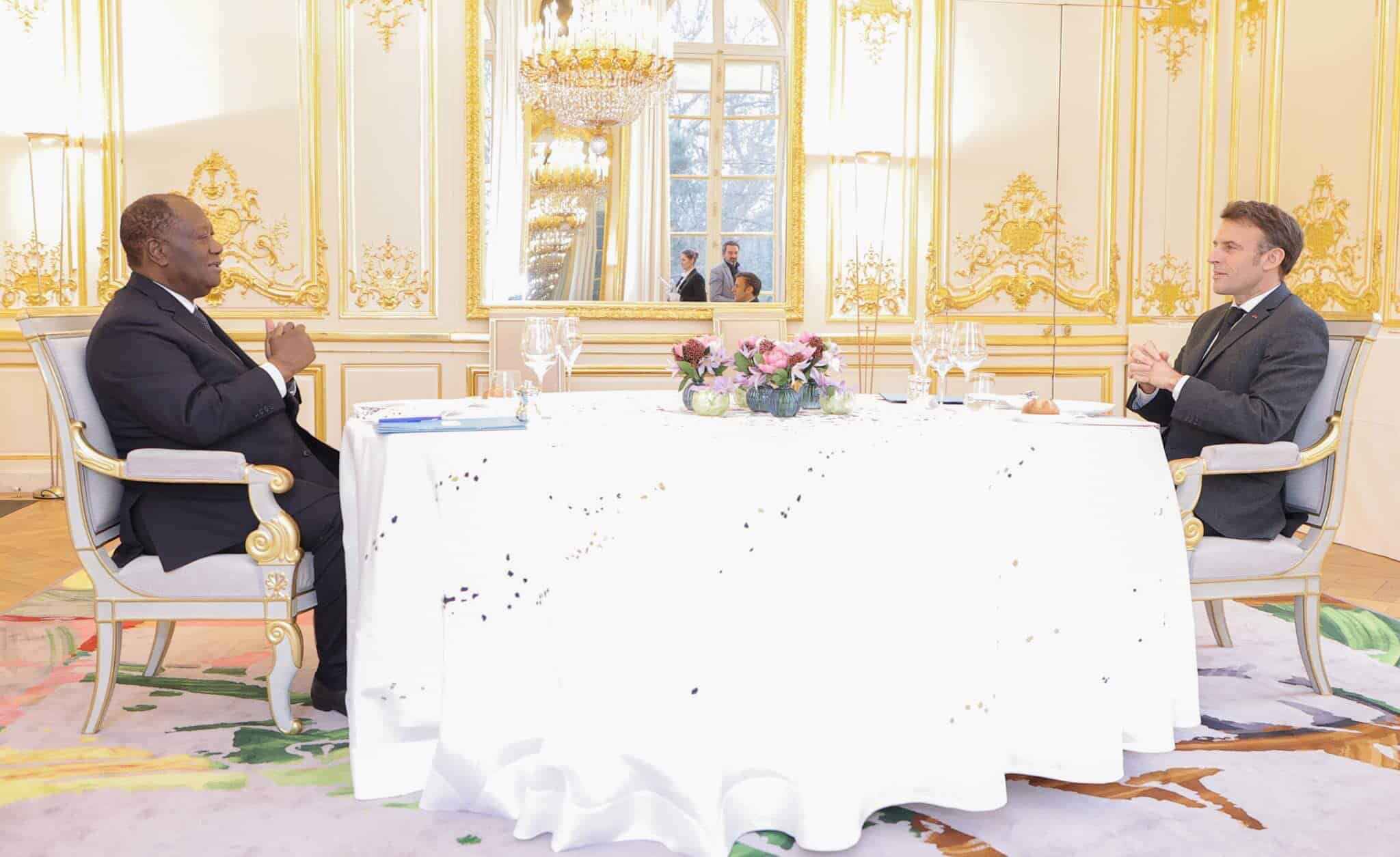 Déjeuner de travail entre Ouattara et Macron : le Burkina Faso au ...