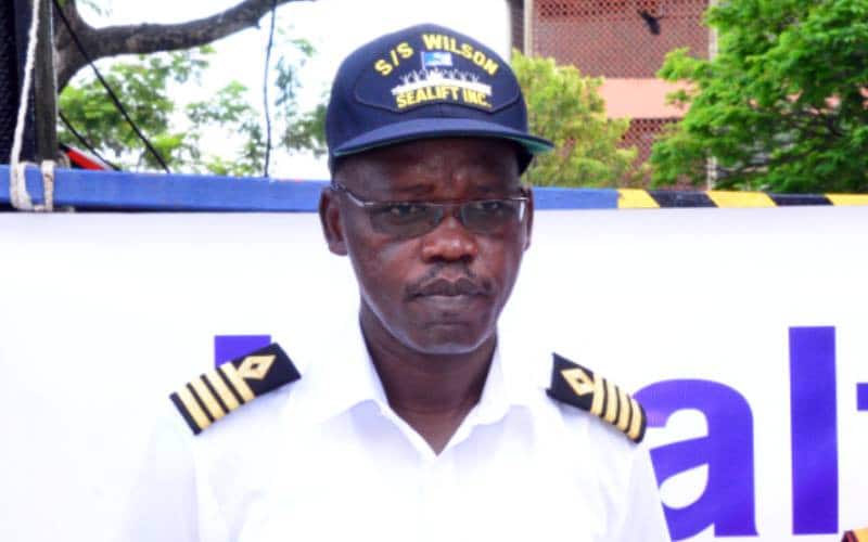 Le capitaine William Kipkemboi Ruto aux commandes de la Kenya Port ...