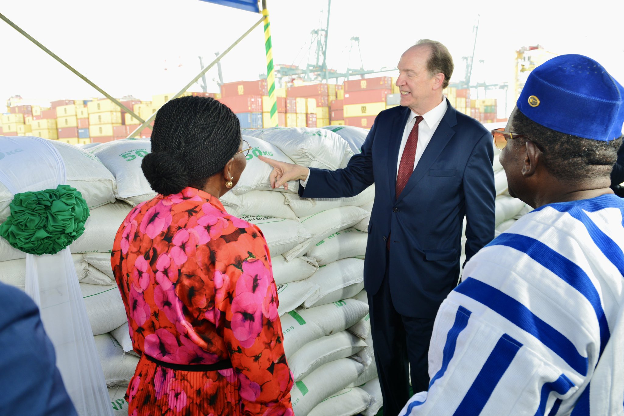 Au Togo, David Malpass entame sa visite par une remise d’engrais au gouvernement | Financial Afrik