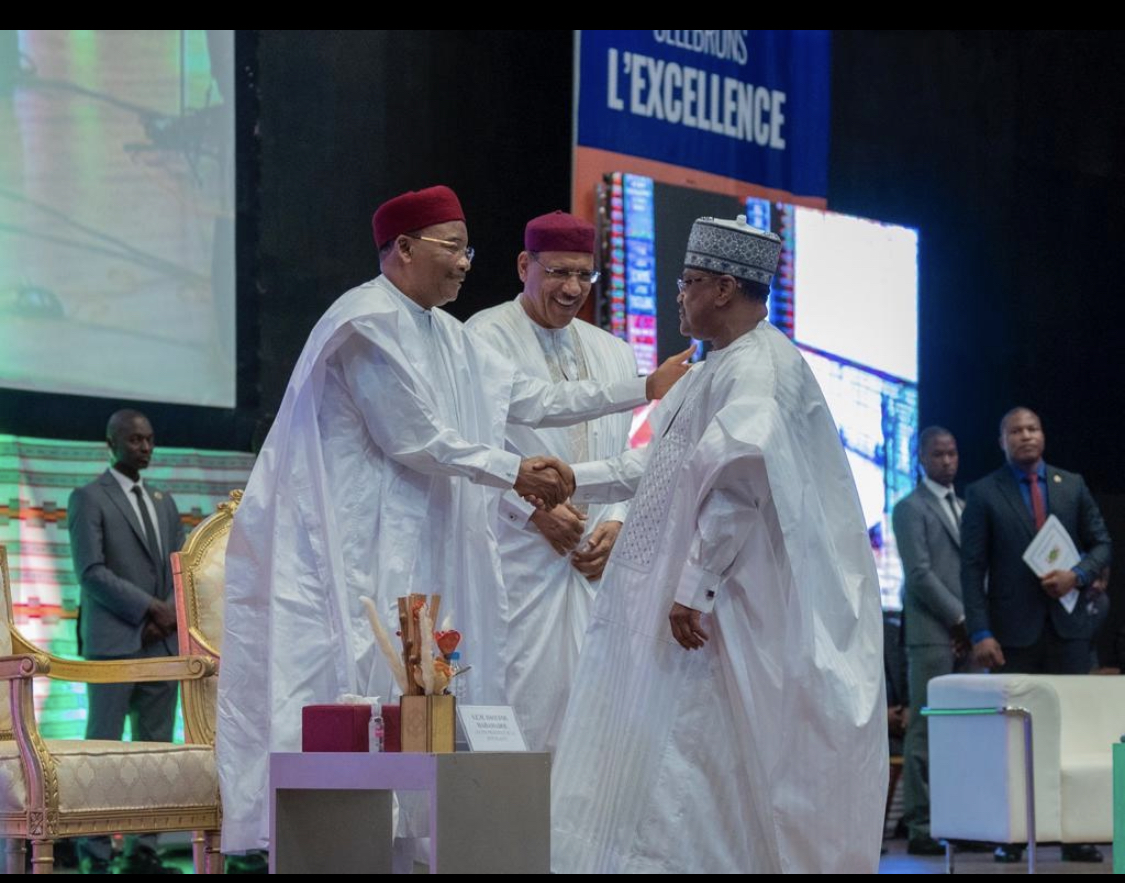 "Mahamadou Issoufou: Winner of the Mo Ibrahim Prize for Governance and ...