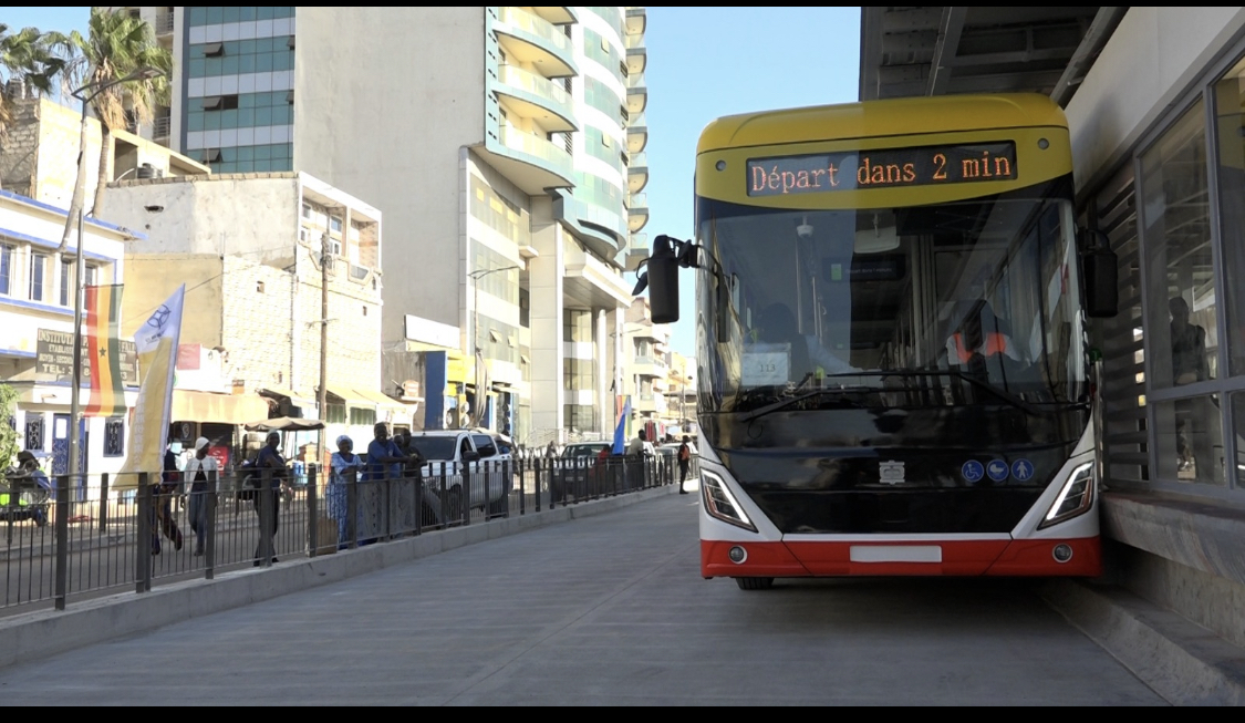 Transport: après le TER, le Sénégal inaugure son BRT | Financial Afrik