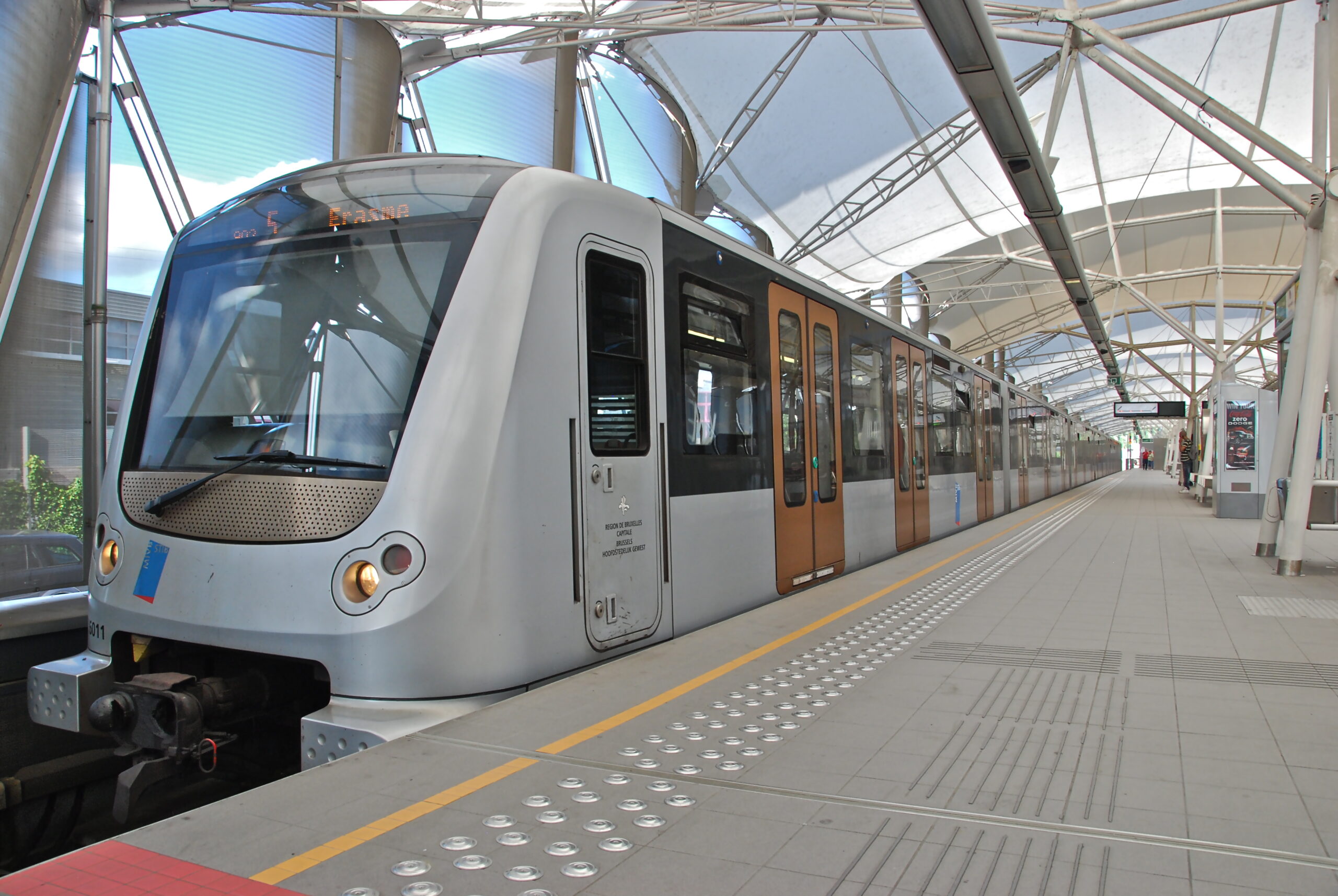 Angola : 3 milliards de dollars pour propulser le métro de surface de ...